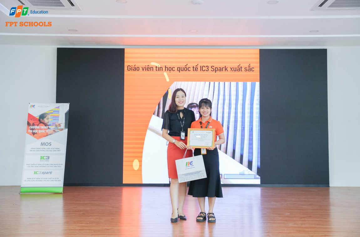 IIG Việt Nam vinh danh các Ngôi sao IC3/IC3 Spark khu vực miền Trung