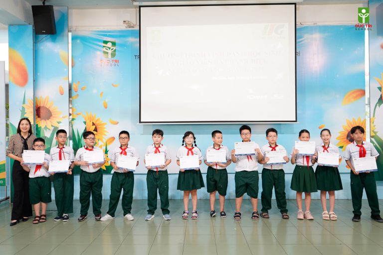 Vinh danh và trao giải danh hiệu “Ngôi sao IC3/IC3 Spark” tại Trường ...